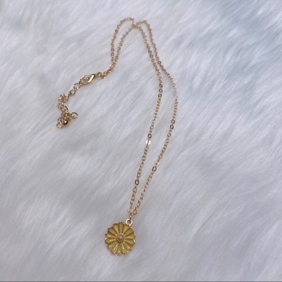 Jewelry | Yellow Daisy Necklace On Gold Chain | Poshmark